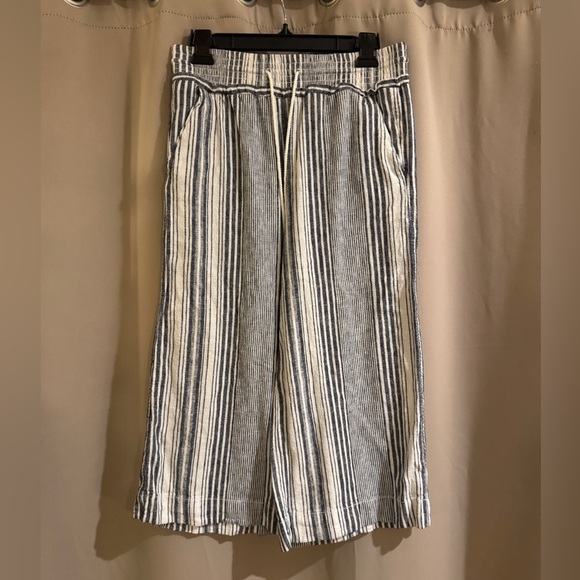 Time and Tru | Pants & Jumpsuits | Time And Tru Navy Striped Capris ...